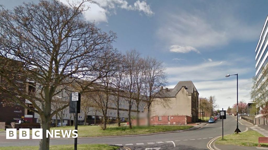 Motorcyclist Paul 'Stan' Callan dies after crash - BBC News