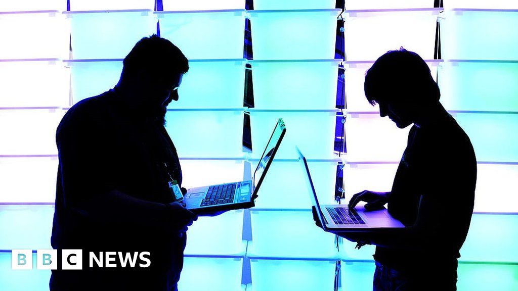 Why Windows hack is being blamed on Russia-linked group - BBC News