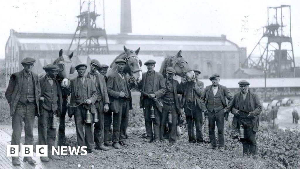 'Lifeline' helping those living in shadow of pit closures - BBC News