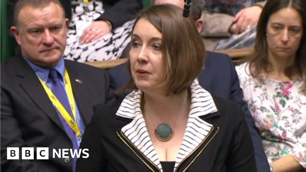 Government backs SNP MP's violence against women bill - BBC News