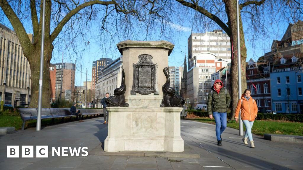 Decision expected on Edward Colston statue plaque - BBC News