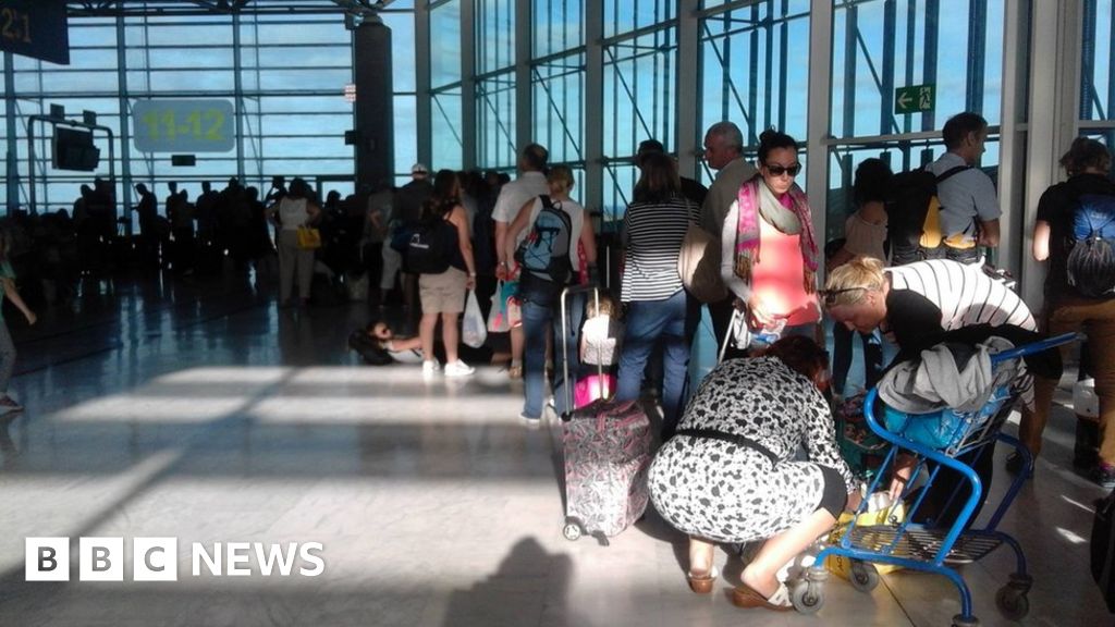 Fuerteventura Easyjet flight takes off after 48-hour delay - BBC News