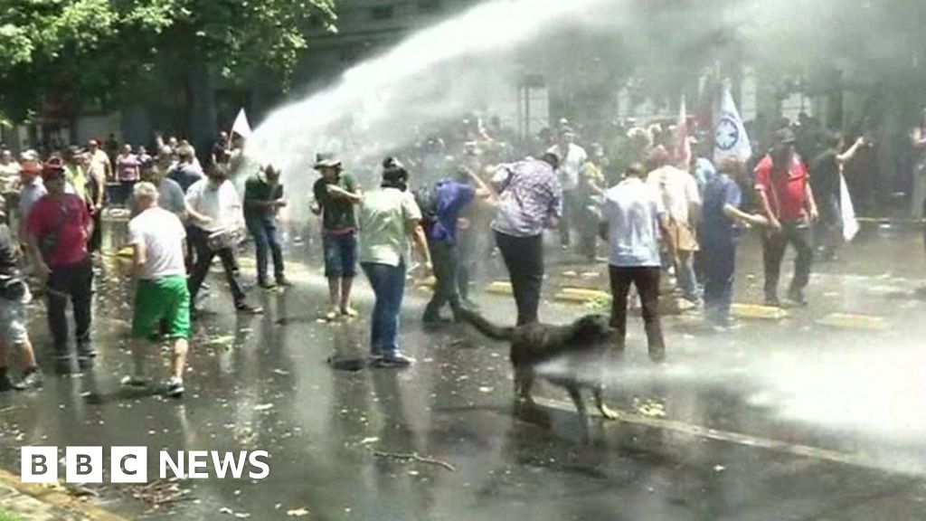 Public workers clash with Chile police in Santiago protest - BBC News