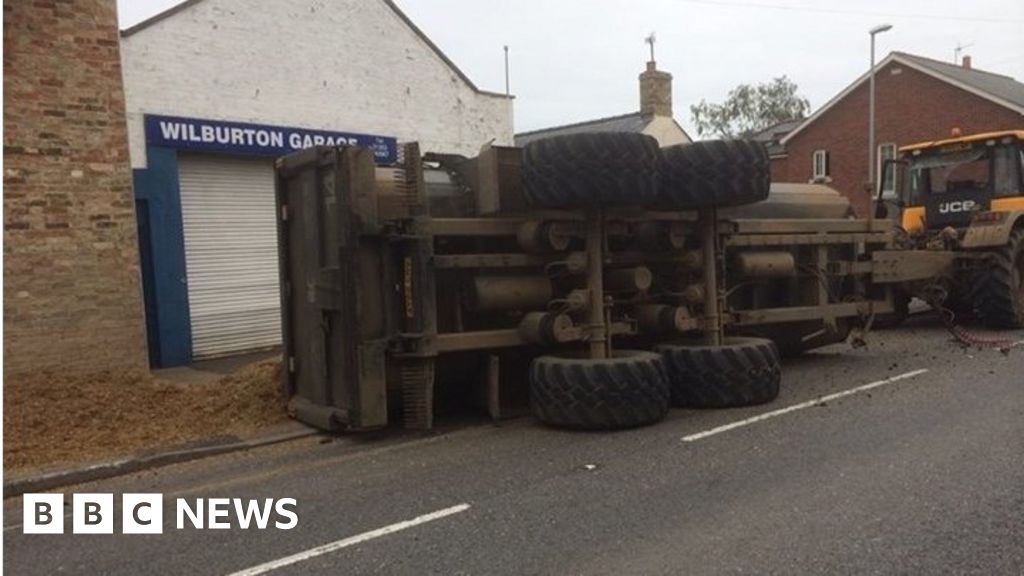 Tractor house crash scene in Wilburton 'like a war zone' - BBC News
