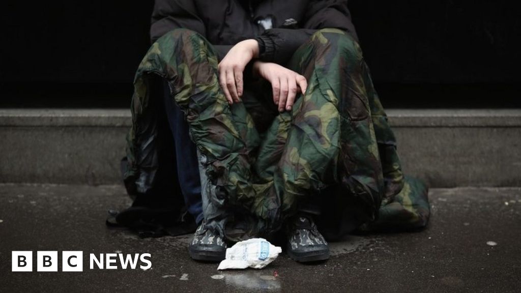 Charities call for action over homelessness in England - BBC News