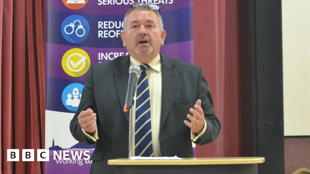 Dorset Police 'should consult victims about cautions' - BBC News