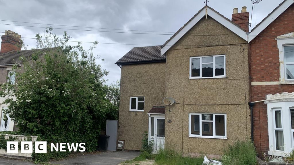 Swindon house to be converted into HMO despite parking concerns - BBC News