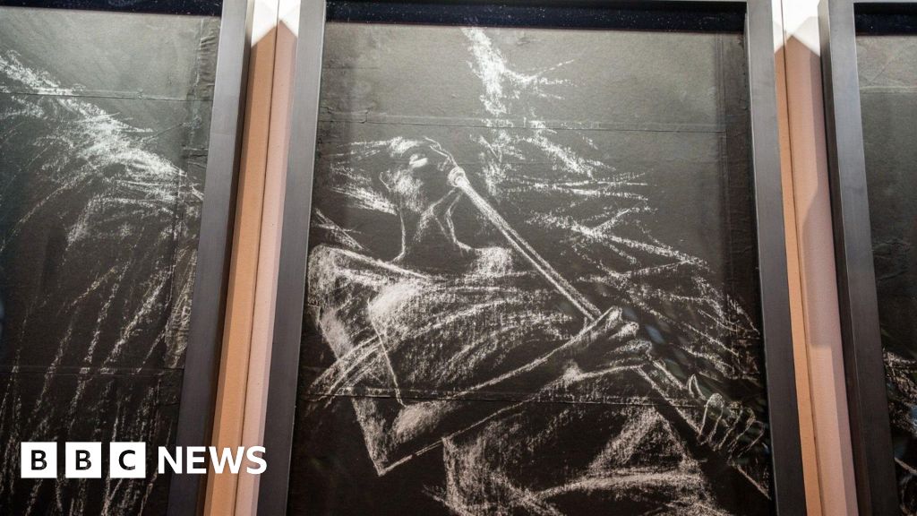 'Magnificent' John Hutton angel gifted to Coventry Cathedral - BBC News