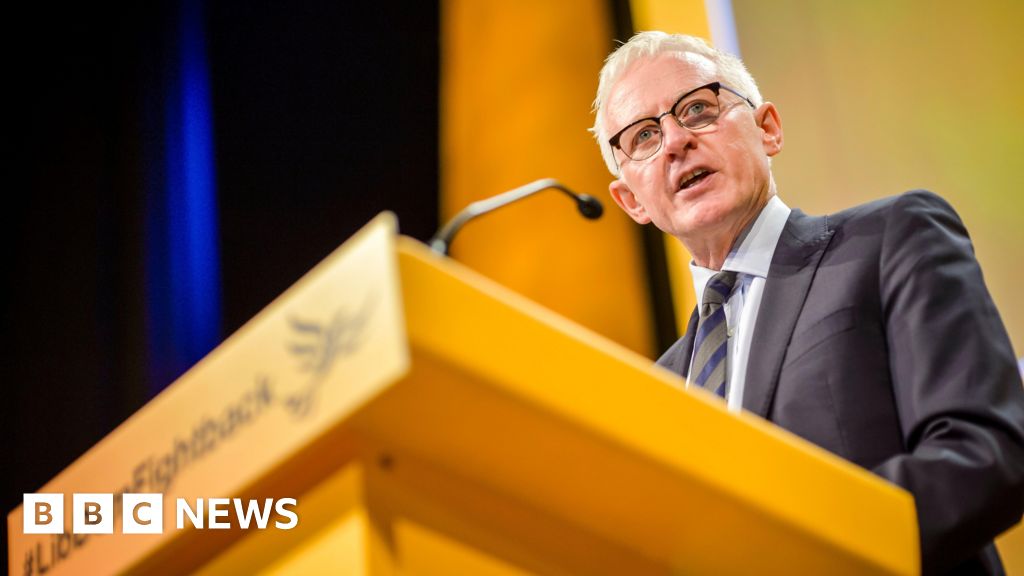 Lib Dem minister backs Green co-leader in election - BBC News