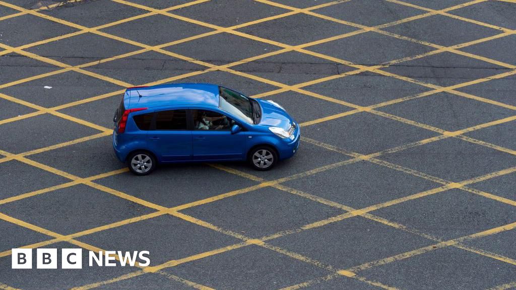 Yellow box junctions in Cardiff and London too big, says RAC - BBC News