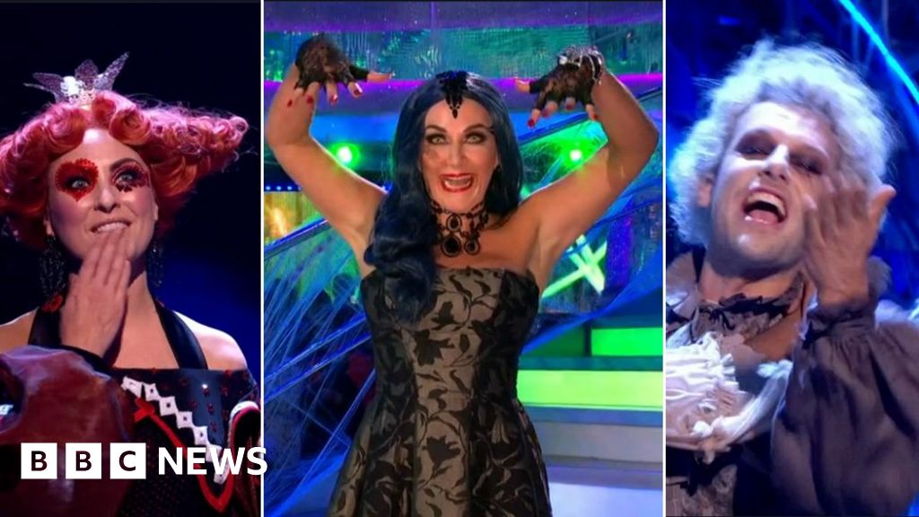 Strictly stars praised for using sign language - BBC News