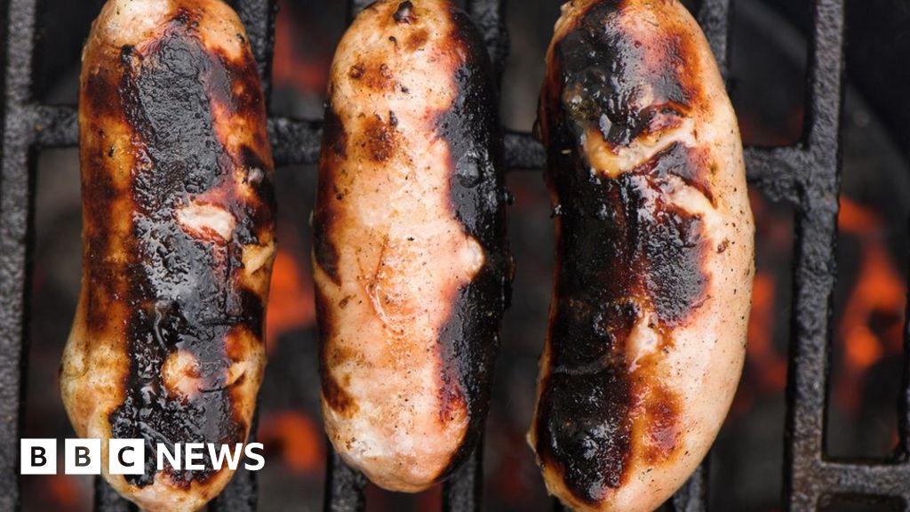 Barbecue boost to Scottish retail sales - BBC News