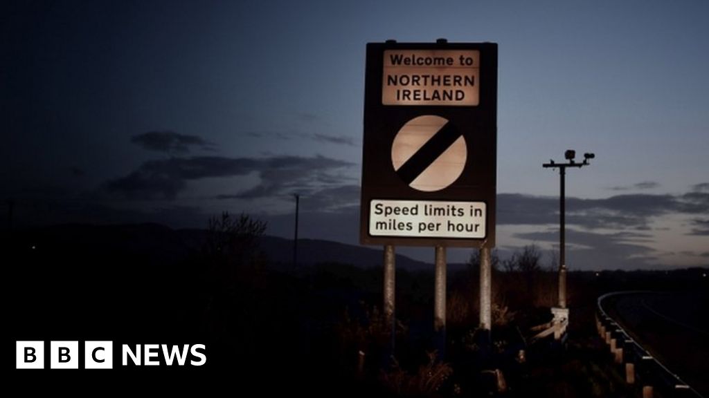 Irish border and Brexit: The 310-mile problem - BBC News