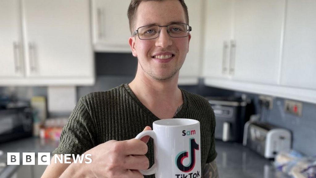 Rotherham man's stammering videos helped him gain confidence - BBC News