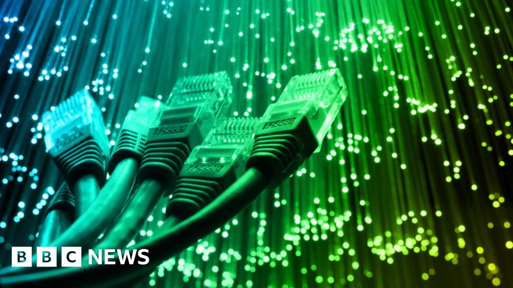 Superfast broadband access increases in Mid Devon - BBC News