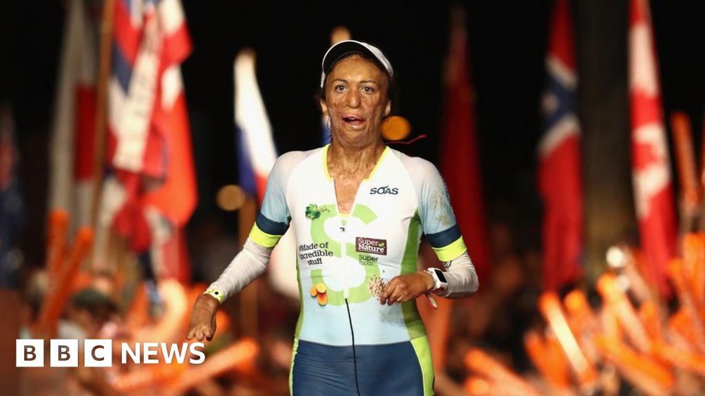 Turia Pitt: Australian burns survivor completes Hawaii triathlon - BBC News