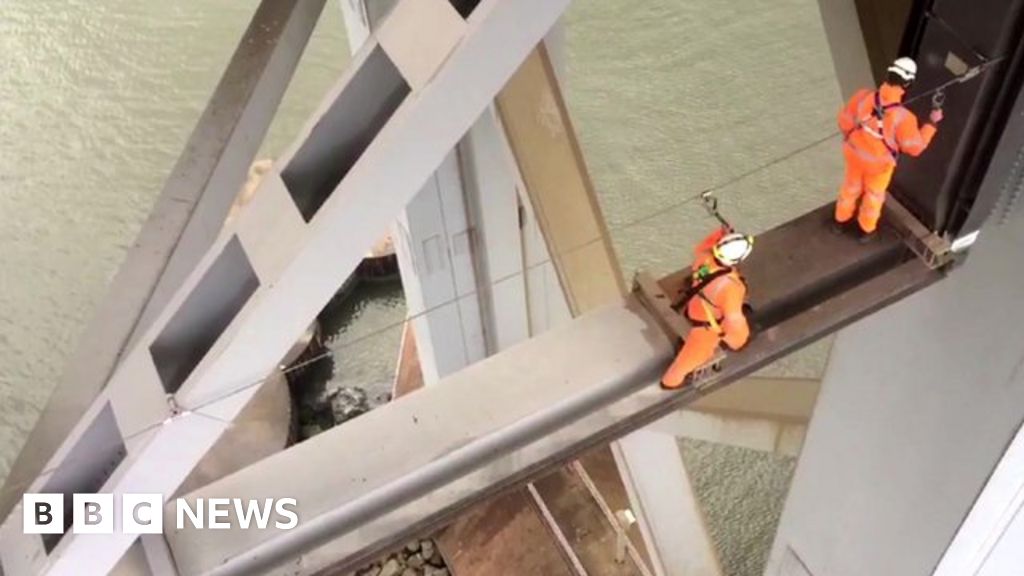 Forth Bridge travel chaos goes on as engineers try to fix crack - BBC News