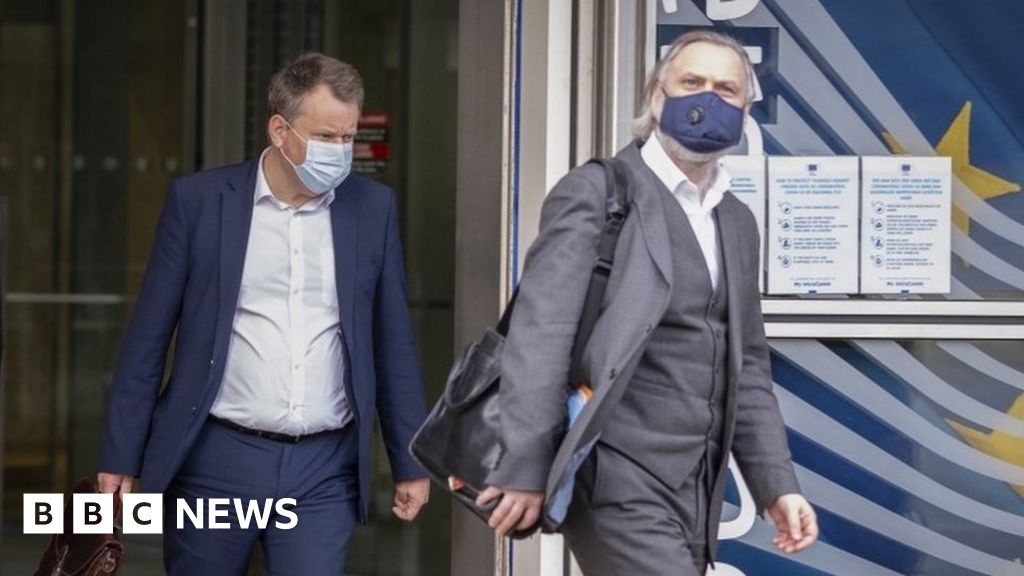 Brexit: Johnson resists calls to extend transition into 2021