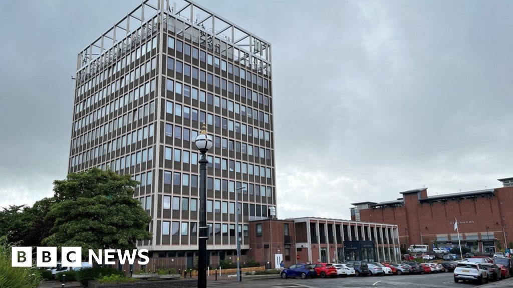 Scotby housing estate decision delayed over hedgerow - BBC News