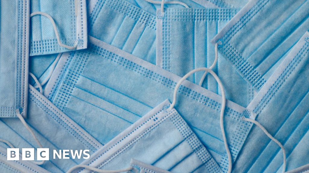 Covid: Free face masks to be given out in Ludlow - BBC News