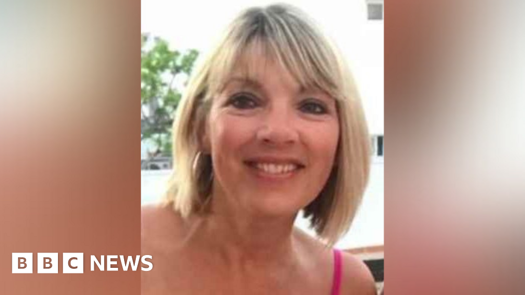 Eastwood: Man admits strangling wife to death with bootlace - BBC News