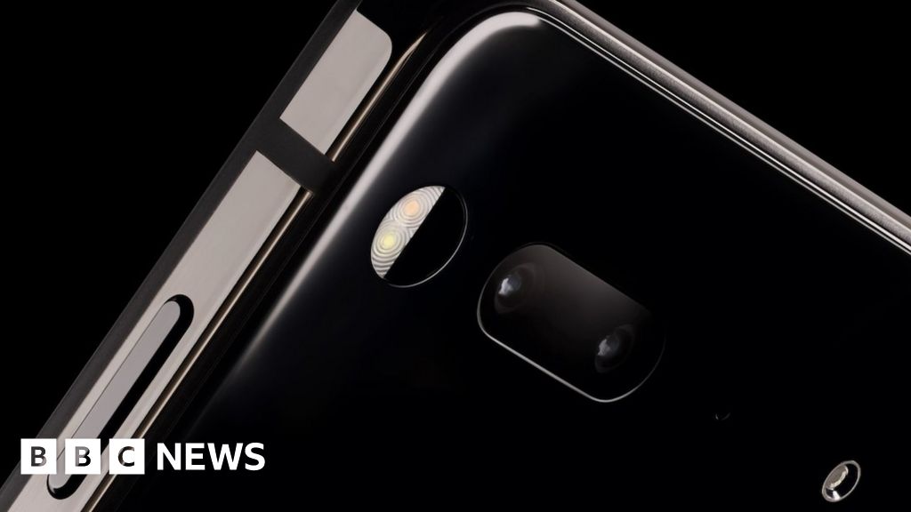 Android creator's new phone is great, but is it Essential? - BBC News