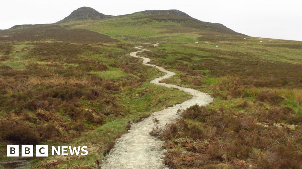 Lake District bog repaired with mystery £10,000 donation - BBC News