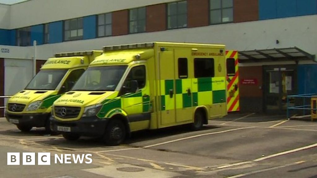 Delayed discharges: How a hospital can grind to a halt - BBC News