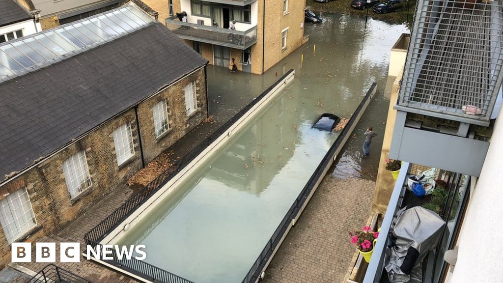 Burst Hackney underground car park pipe causes floods - BBC News