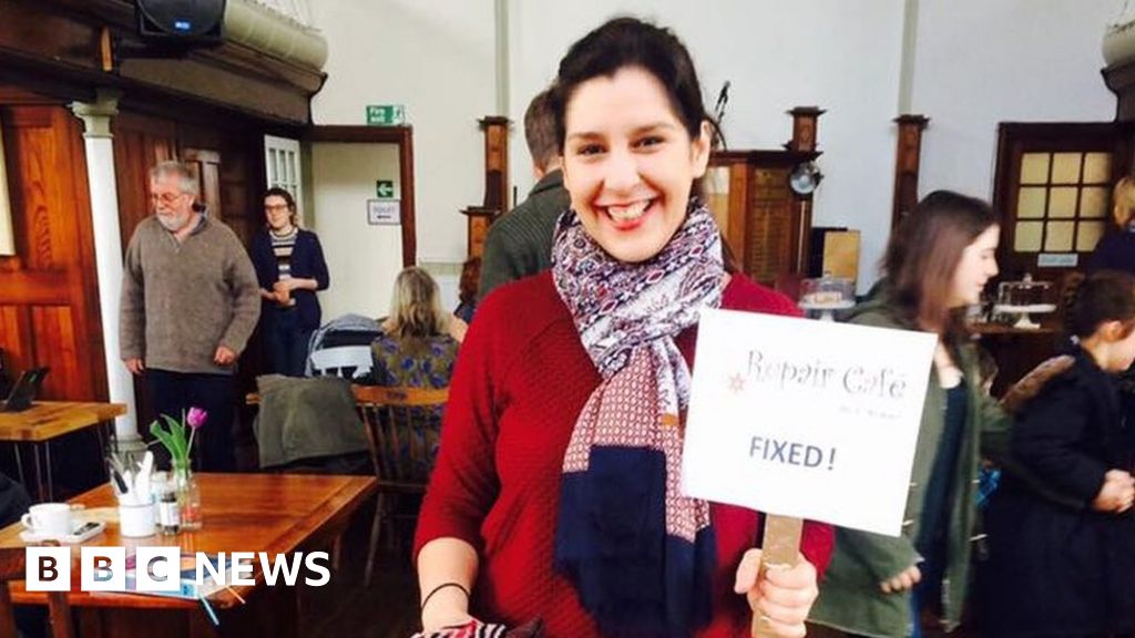 Cardiff Repair Cafe aims to cut waste and teach skills - BBC News