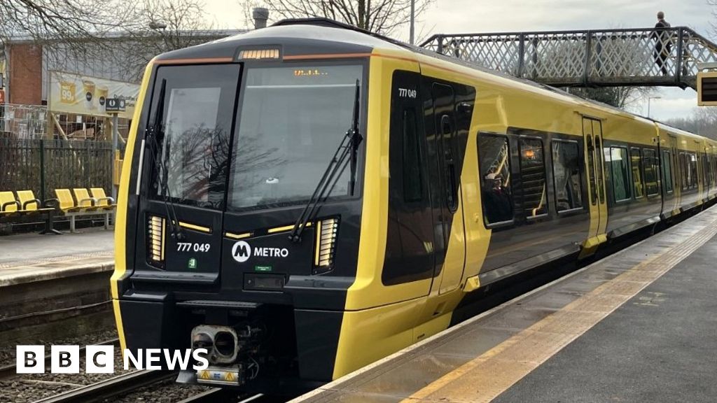 Merseyrail apologises after snow cancellations - BBC News