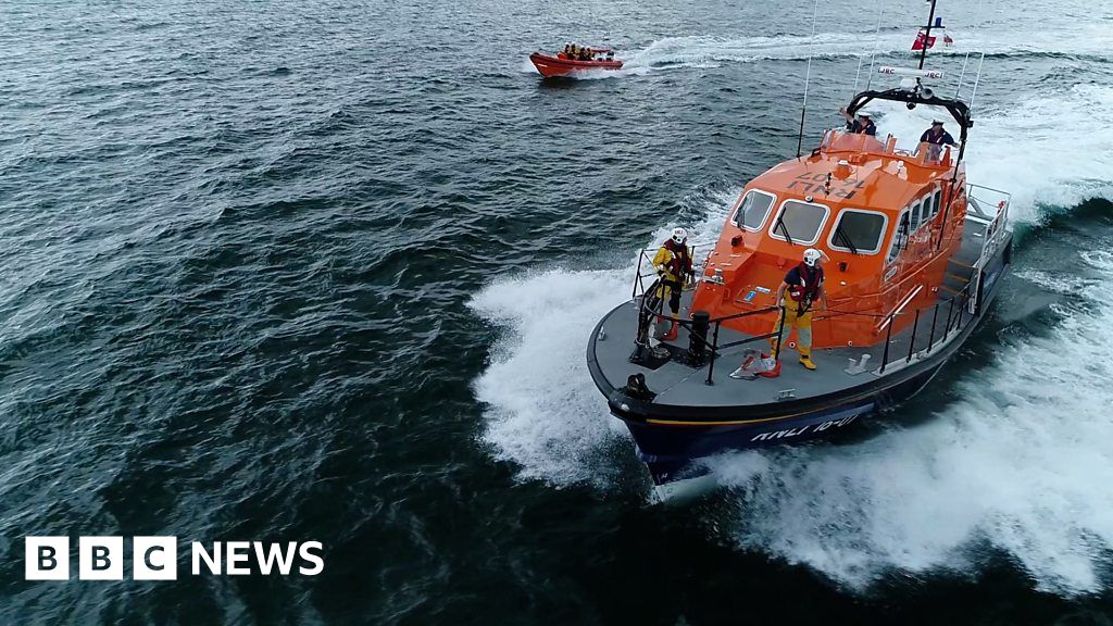 On board an RNLI lifeboat in Cromer, Norfolk - BBC News