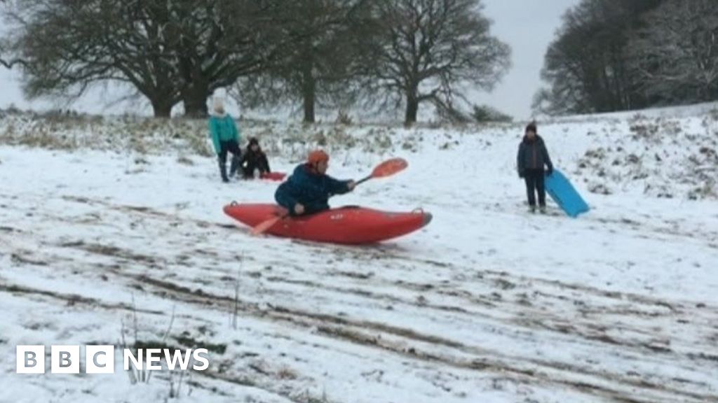 Man uses kayak to sledge down hill in Bristol
