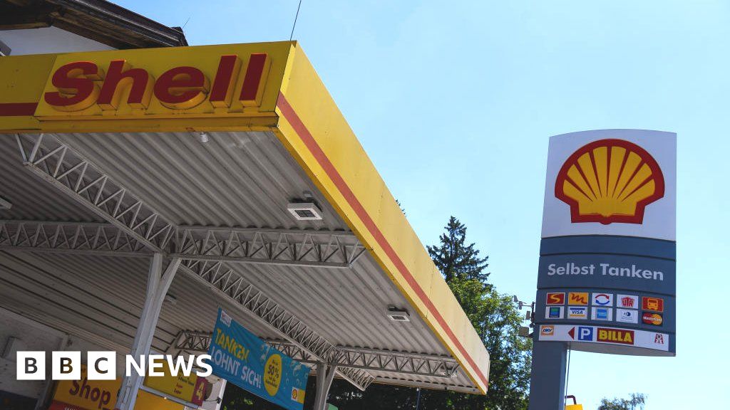 Shell profits plunge on lower oil prices - BBC News