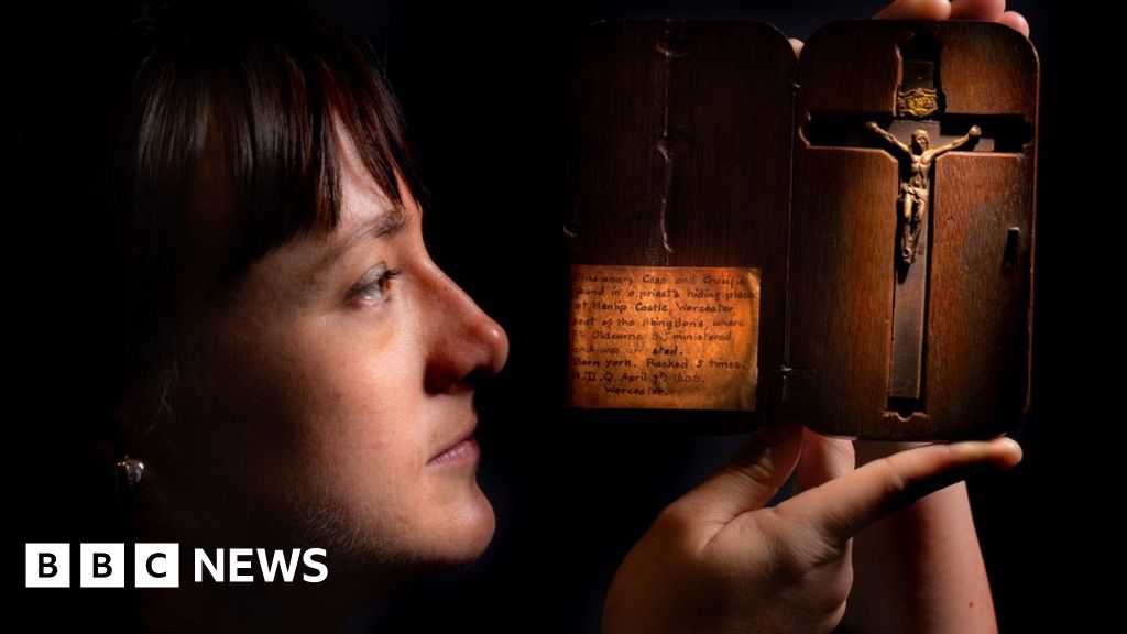 Crucifix belonging to priest linked to Gunpowder Plot to go on display