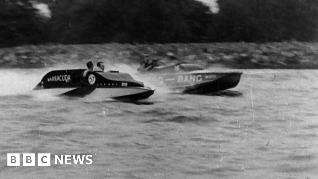 Archive: Speedboats race along Oulton Broad in Suffolk in 1948 - BBC News