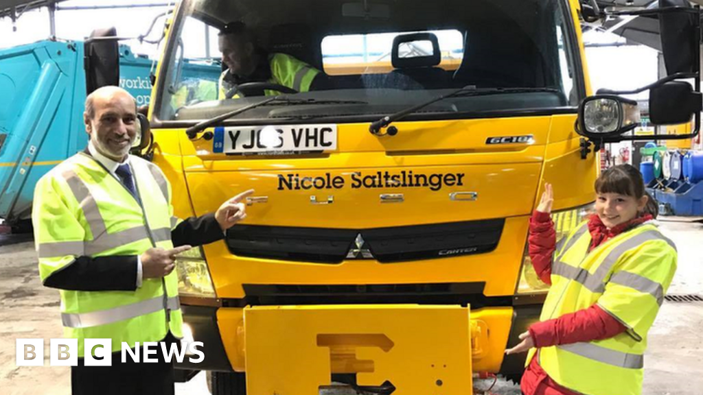 Road gritter named after Nicole Scherzinger - BBC News