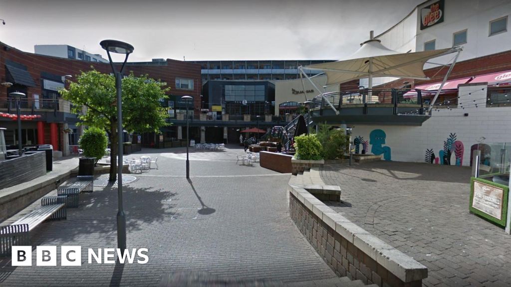 Two hurt in Birmingham nightclub shooting - BBC News