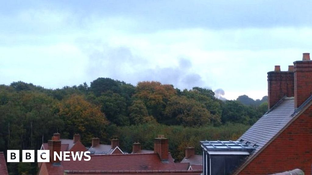 Easebourne house fire started by 'apparent lightning strike' - BBC News