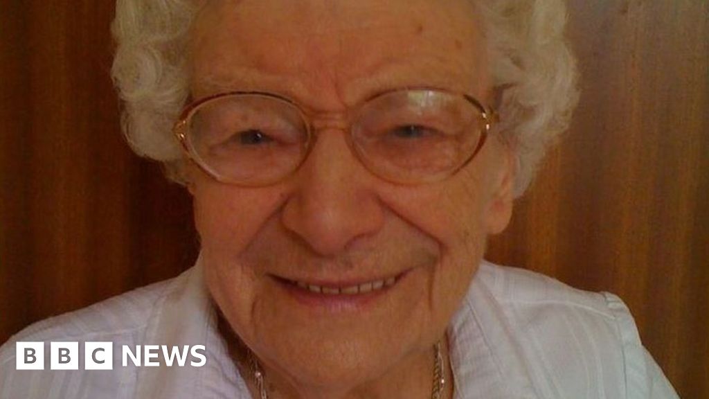 Leicestershire family so proud of UK's first TAVI patient - BBC News