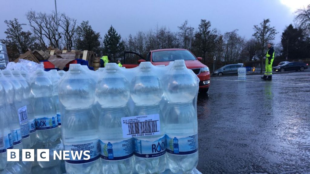 East Renfrewshire homes left without water on Christmas Day - BBC News