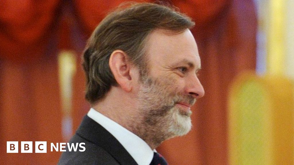 Sir Tim Barrow: UK's new ambassador to EU 'tough negotiator' - BBC News