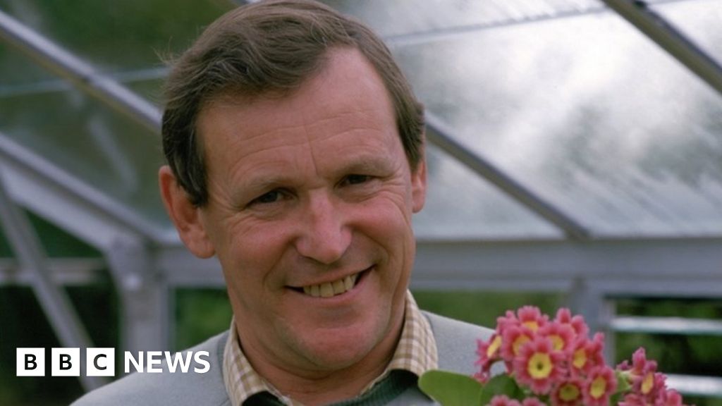 Gardens founded by TV presenter Geoff Hamilton turn 40 - BBC News