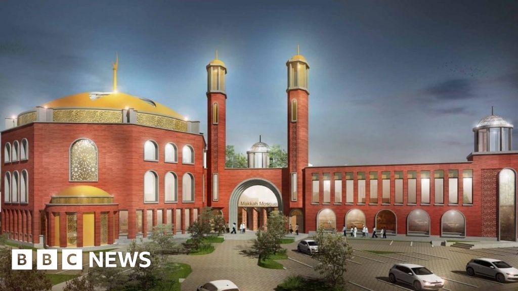 Three-storey mosque planned for Bolton rebuild - BBC News