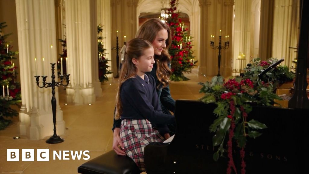 Catherine and Charlotte perform piano duet for Christmas Eve - BBC News
