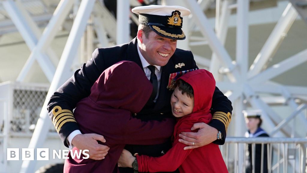 Portsmouth Royal Navy carrier sailors home for Christmas - BBC News