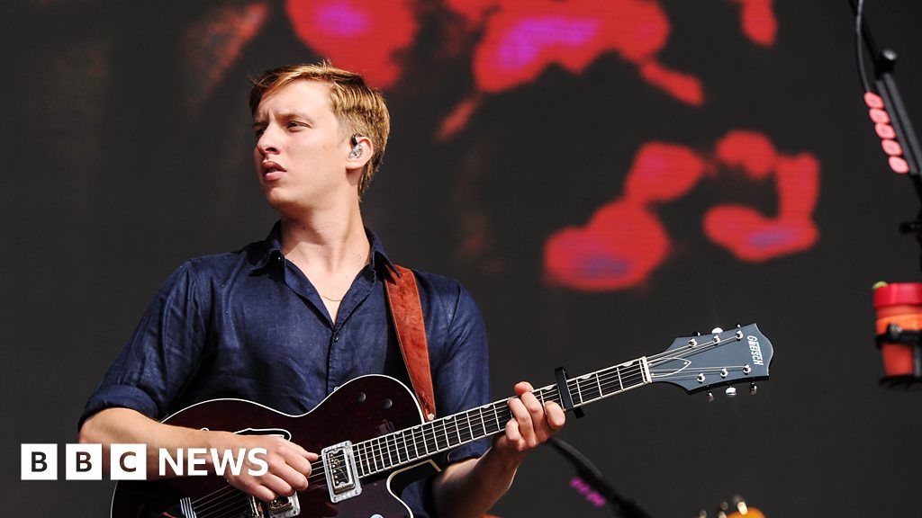 Biggest Weekend George Ezra Performs Shotgun Bbc News