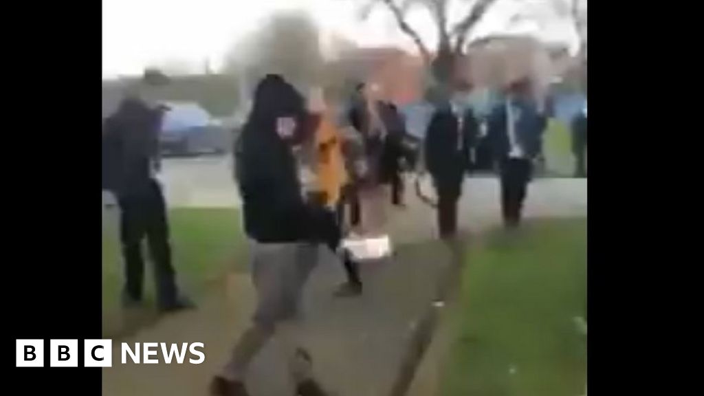 Boys, 15, arrested over Chadderton 'meat cleaver' attack - BBC News