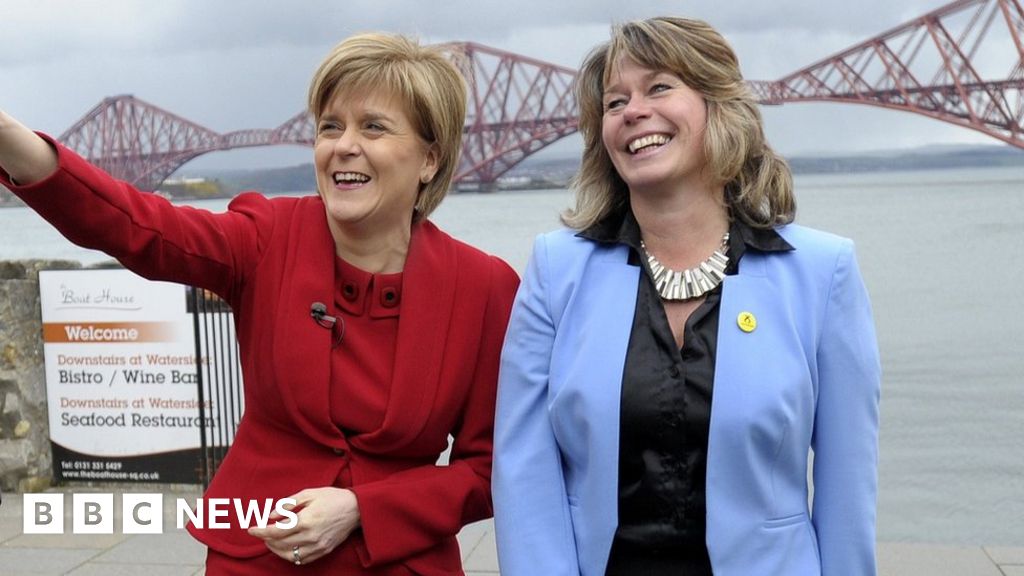 Sturgeon: Michelle Thomson situation 'not easy' for SNP - BBC News