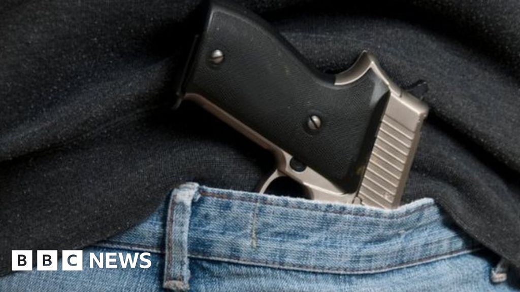 Children aged 10 among hundreds held over alleged gun crimes - BBC News